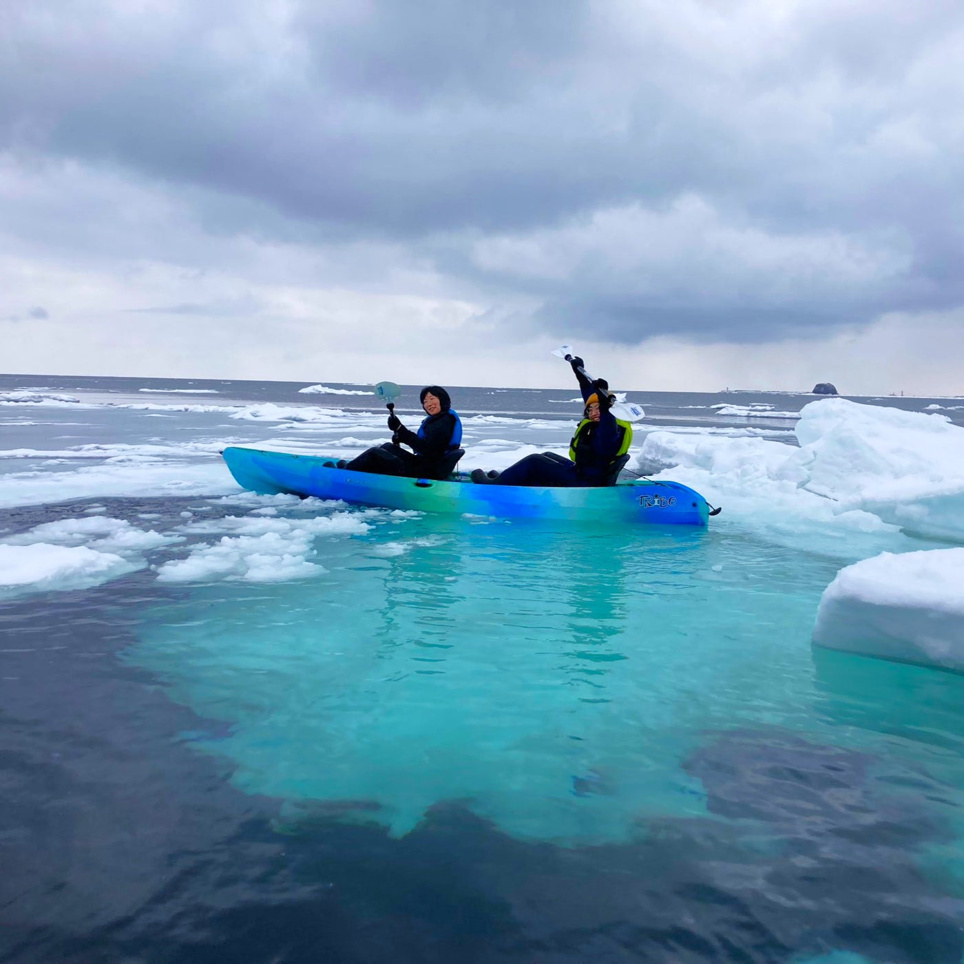 Drift ice kayak tour / Abashiri — Hokkaido Xpert Travel